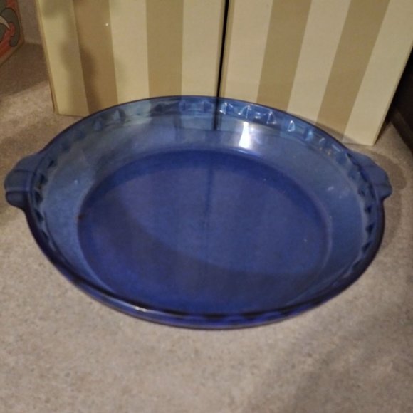 Pyrex | Kitchen | Vintage Pyrex Cobalt Blue Glass Fluted Pie Pan 229 ...